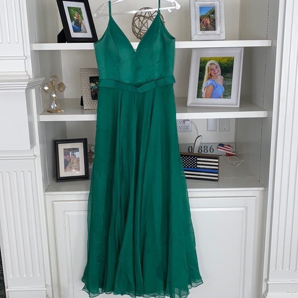 Jovani | Dresses | Emerald Green Flowy V Neck Prom Dress | Poshmark